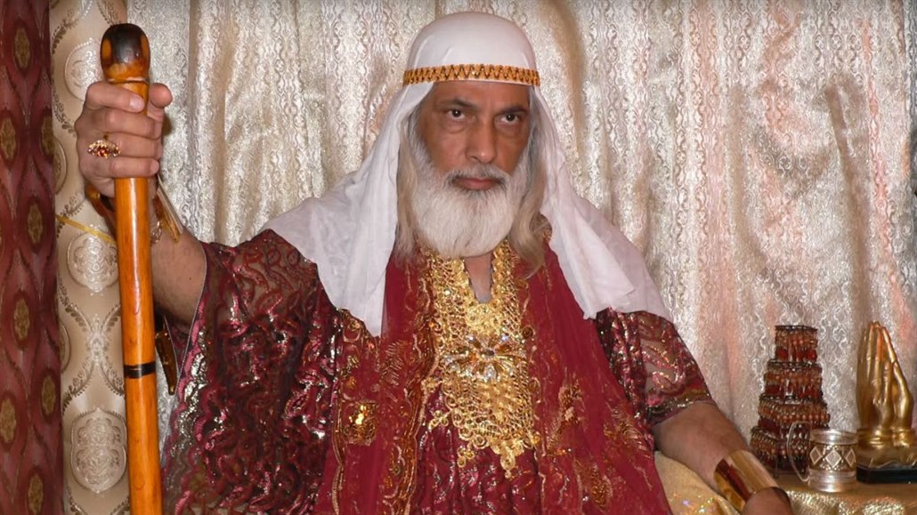 Izraelský guru měl harém oddaných služek, ovulaci mu hlásily esemeskou ...