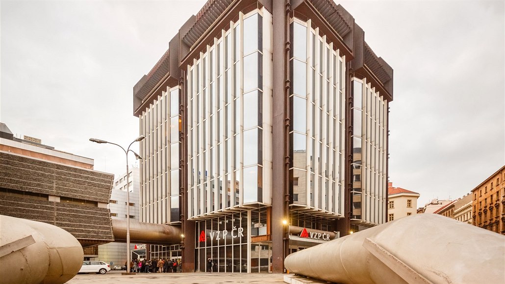 Ostuda Prahy, nebo perla brutalismu? Legendární Transgas budí vášně ...