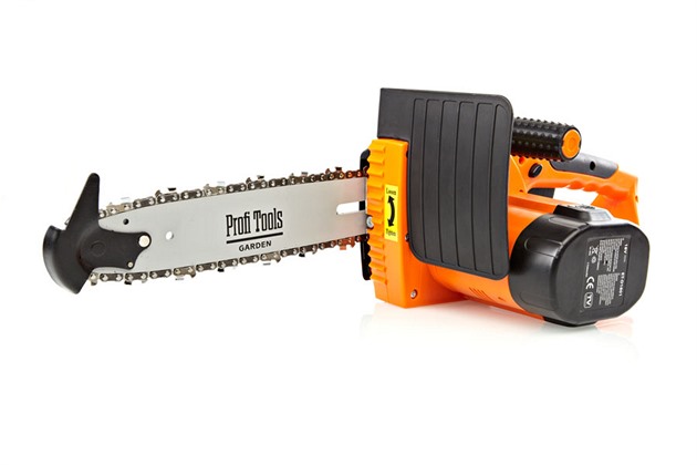 Koupit akumulátorovou pilu pod dva tisíce je jako jet MotoGP na babetě ...