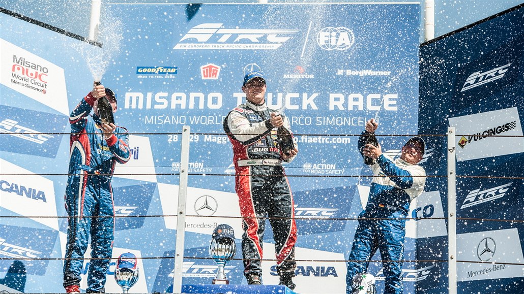 Tři výhry v Misanu vynesly Lacka do čela šampionátu tahačů - iDNES.cz