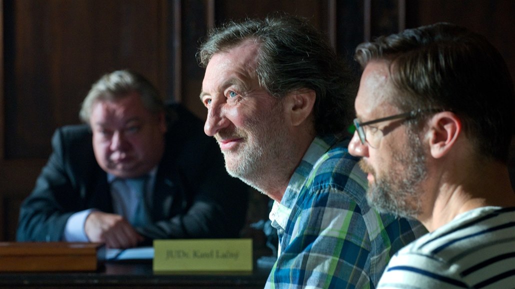 VIDEO: Bolek Polívka v tom lítá. První ukázky z Manžela na hodinu ...