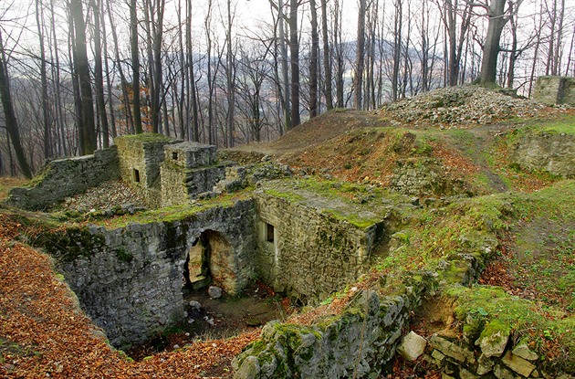 Kopřivnické hory: Raška má vyhlídku, Hus lípu a Červený kámen je zelený ...