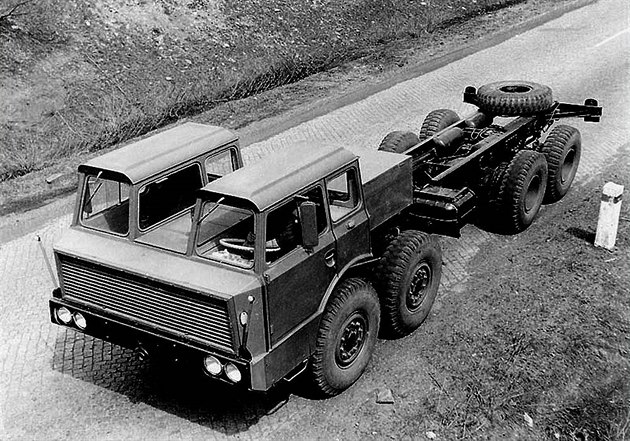 Fotogalerie: Prototyp Tatry 813 8x8 s dělenou kabinou. S takto řešenými ...