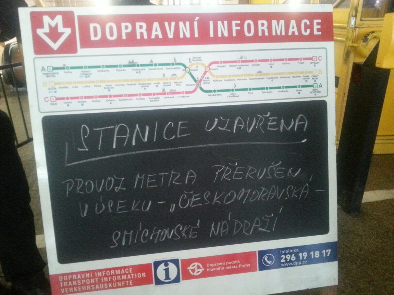 Muže na Florenci srazil vlak metra, část trasy B stála