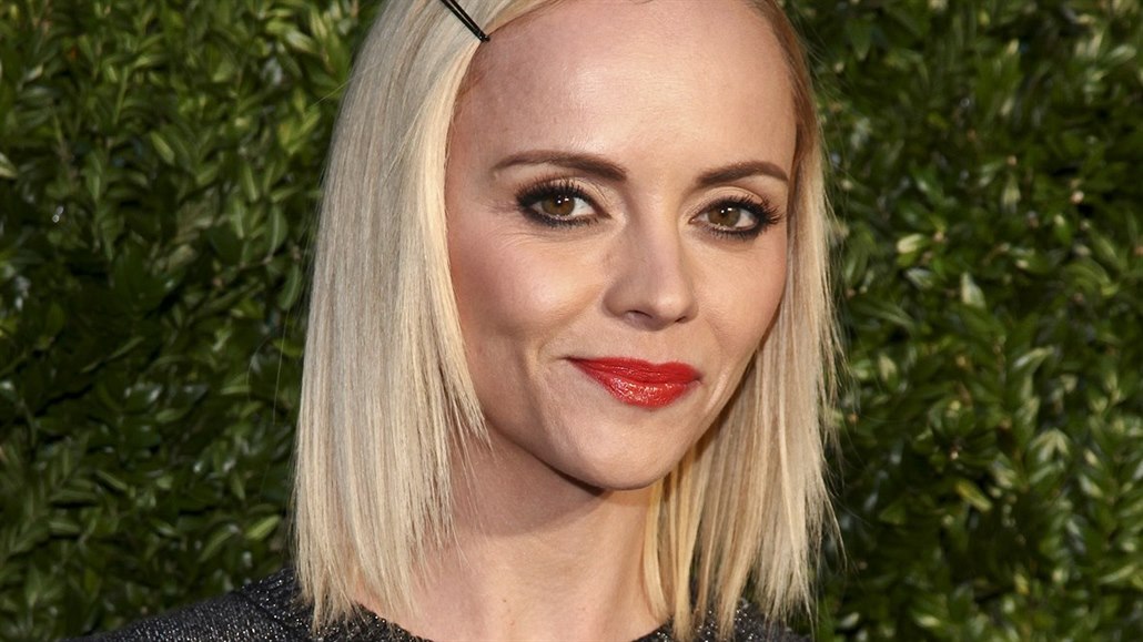 Mateřství mě učinilo mnohem normálnějším člověkem, míní Christina Ricci ...