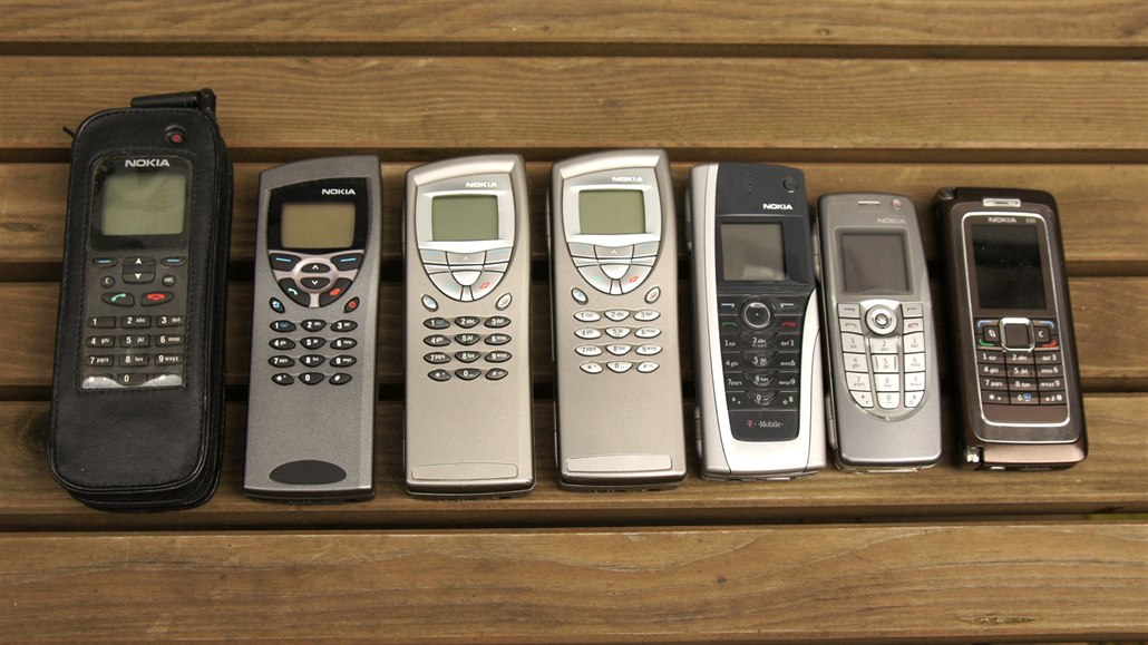 Byl to poslední supersmartphone před iPhonem: Nokia E90 slaví 10 let ...