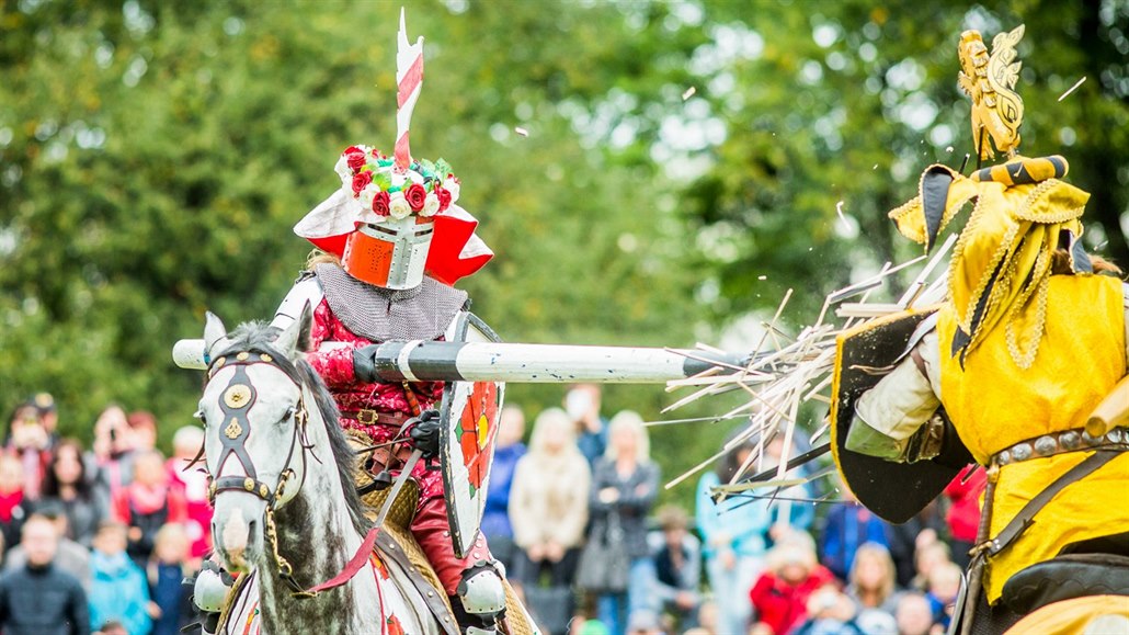 VIDEO: Rytíři s dřevci poměřili své síly. Fandily jim tři tisíce lidí ...