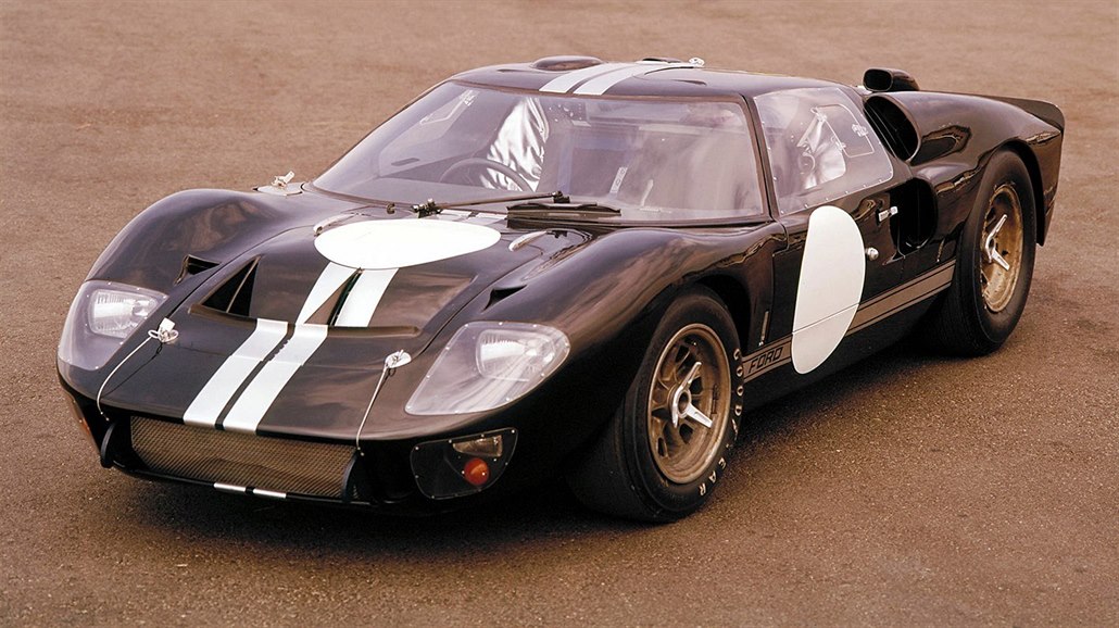 Vizionář Roy Lunn postavil Ford GT40, Jeep Cherokee i tryskokamion ...