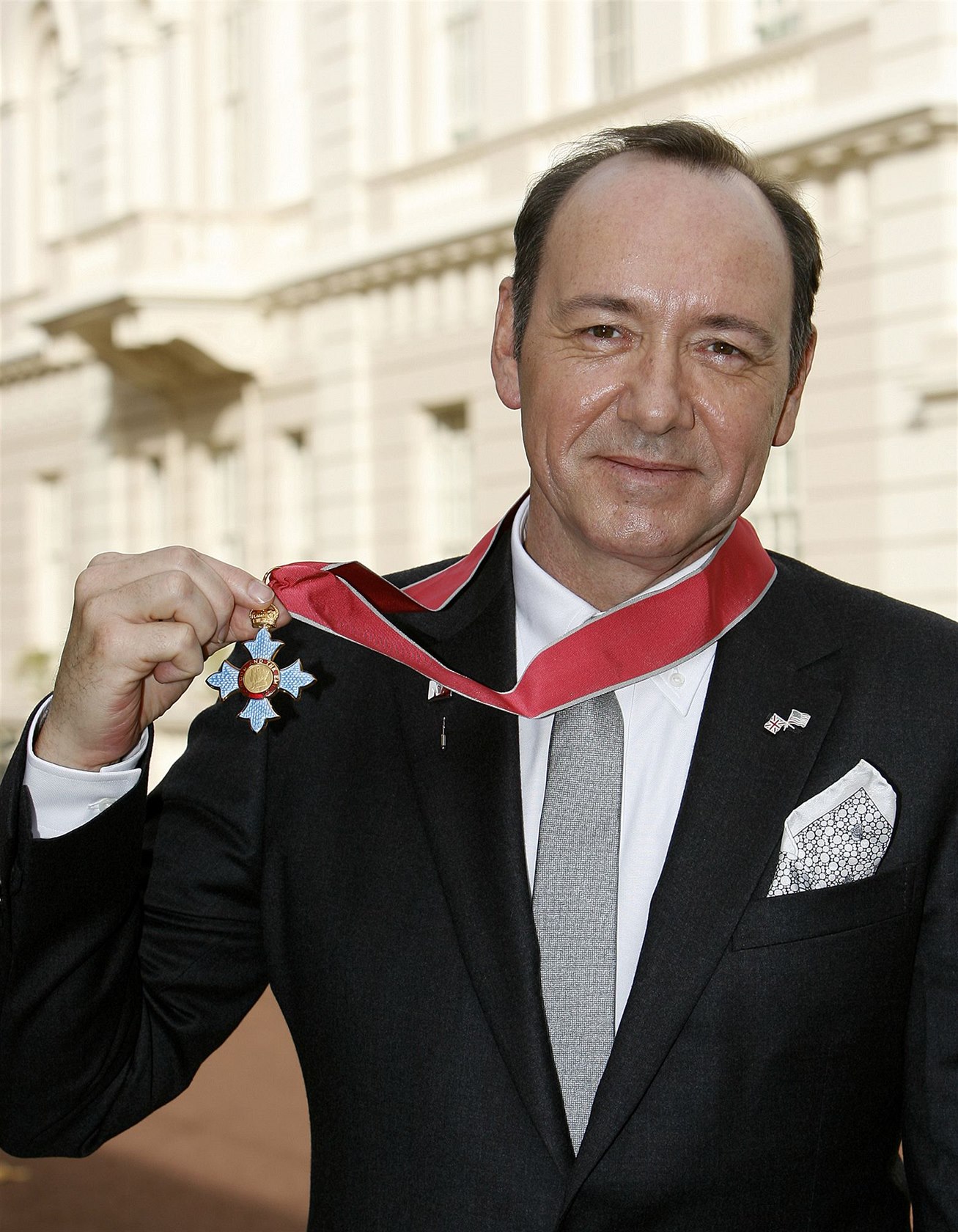Kevin Spacey se omluvil za to, že se označil za bezdomovce