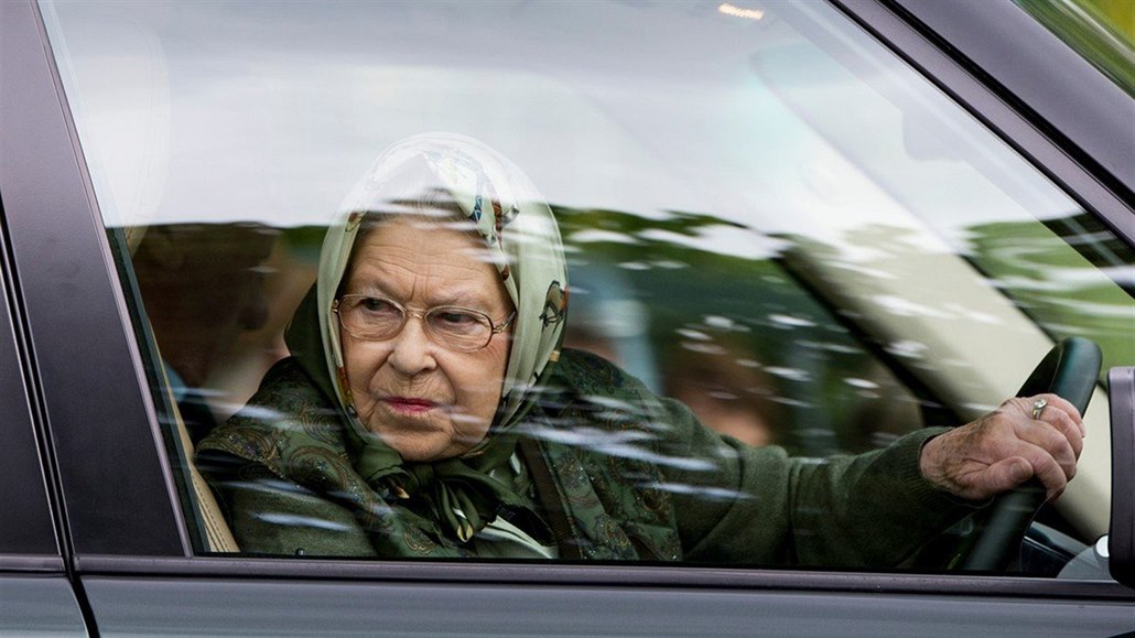 Auta, ve kterých jezdí britská královská rodina - iDNES.cz