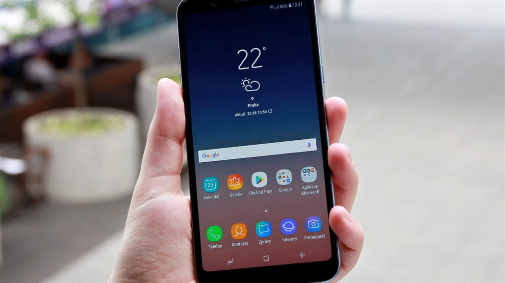 Samsung má dostupnější mobil s duálním fotoaparátem, prohlédněte si jej ...
