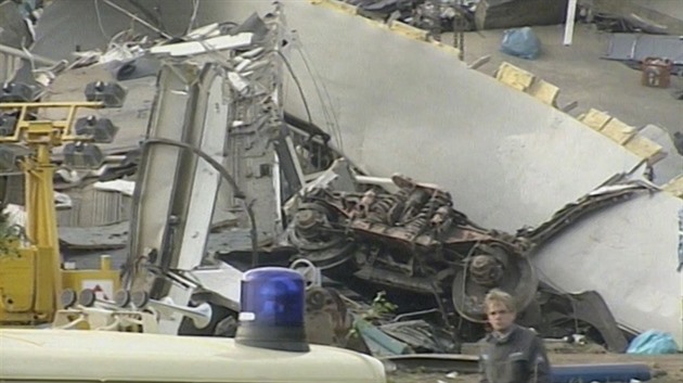 Před 20 lety havaroval německý vlak ICE 884. Zemřelo 101 osob - iDNES.tv