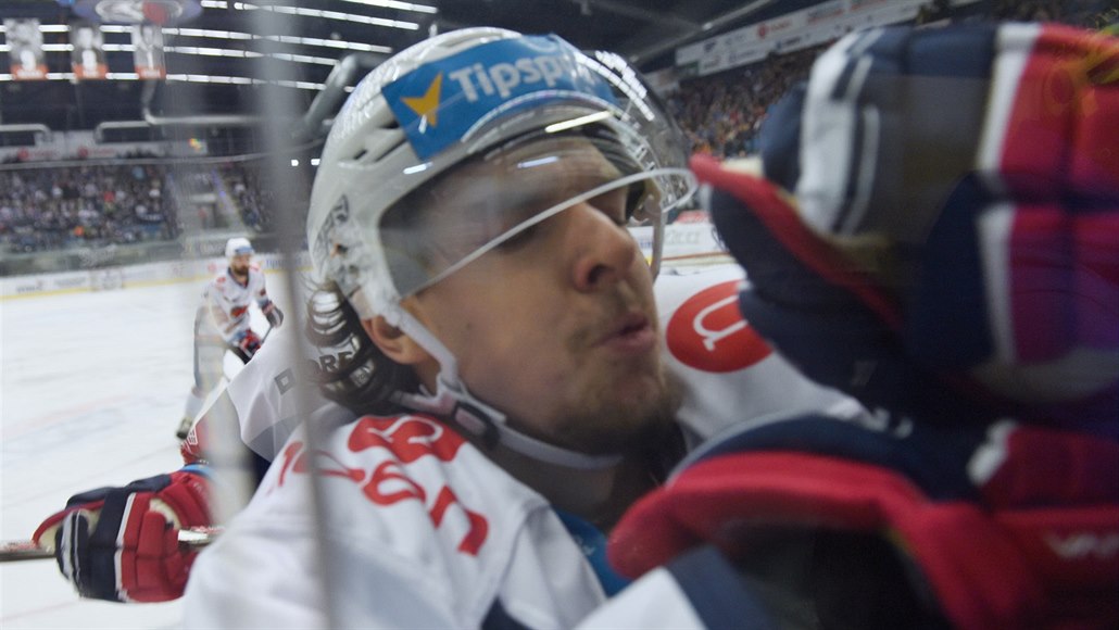 Kevin Klíma úřaduje: gól i bitka. A Chomutov doufá, že se vyhne baráži ...