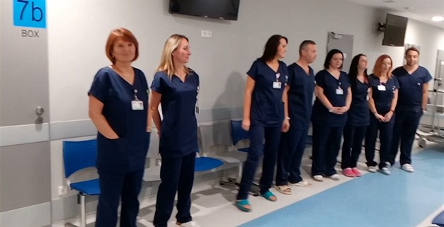 Personál dostane nové barevné uniformy, bílí zůstanou jen lékaři - iDNES.tv