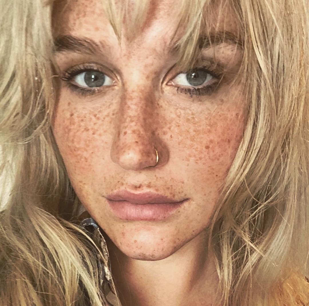 Pihy jsou sexy. Podívejte se, jak je vystavují celebrity