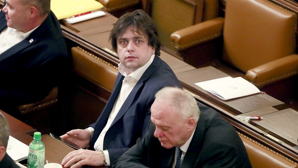 Poslanci nevydali Roznera policii po slovech, jimiž zpochybnil ...