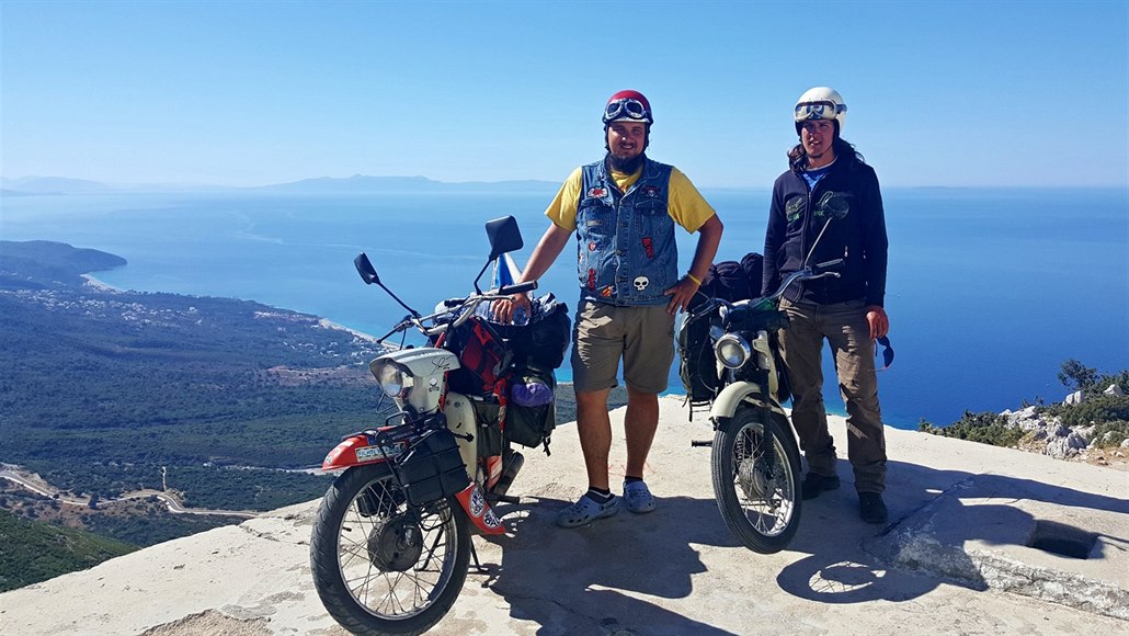 Pozor na miny a střílející Řeky: jawou napříč Balkánem - iDNES.cz