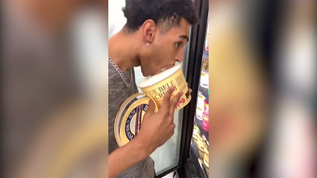 Američan vrátil olíznutou zmrzlinu zpátky do mrazáku. Musí do vězení ...