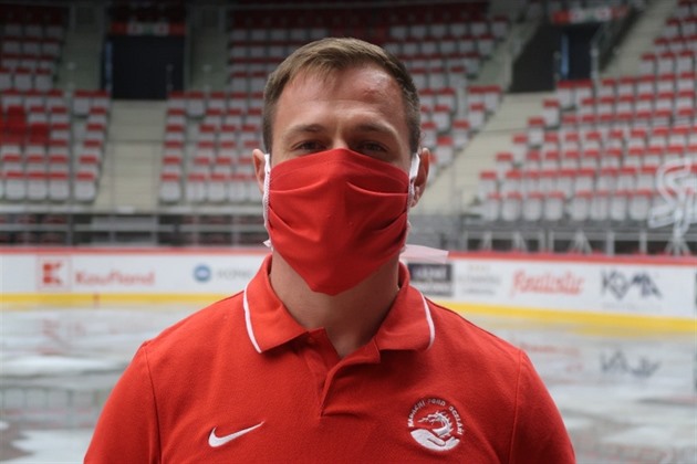 Místo play off pomáháme! Třinec a Sparta začaly vyrábět roušky - iDNES.cz