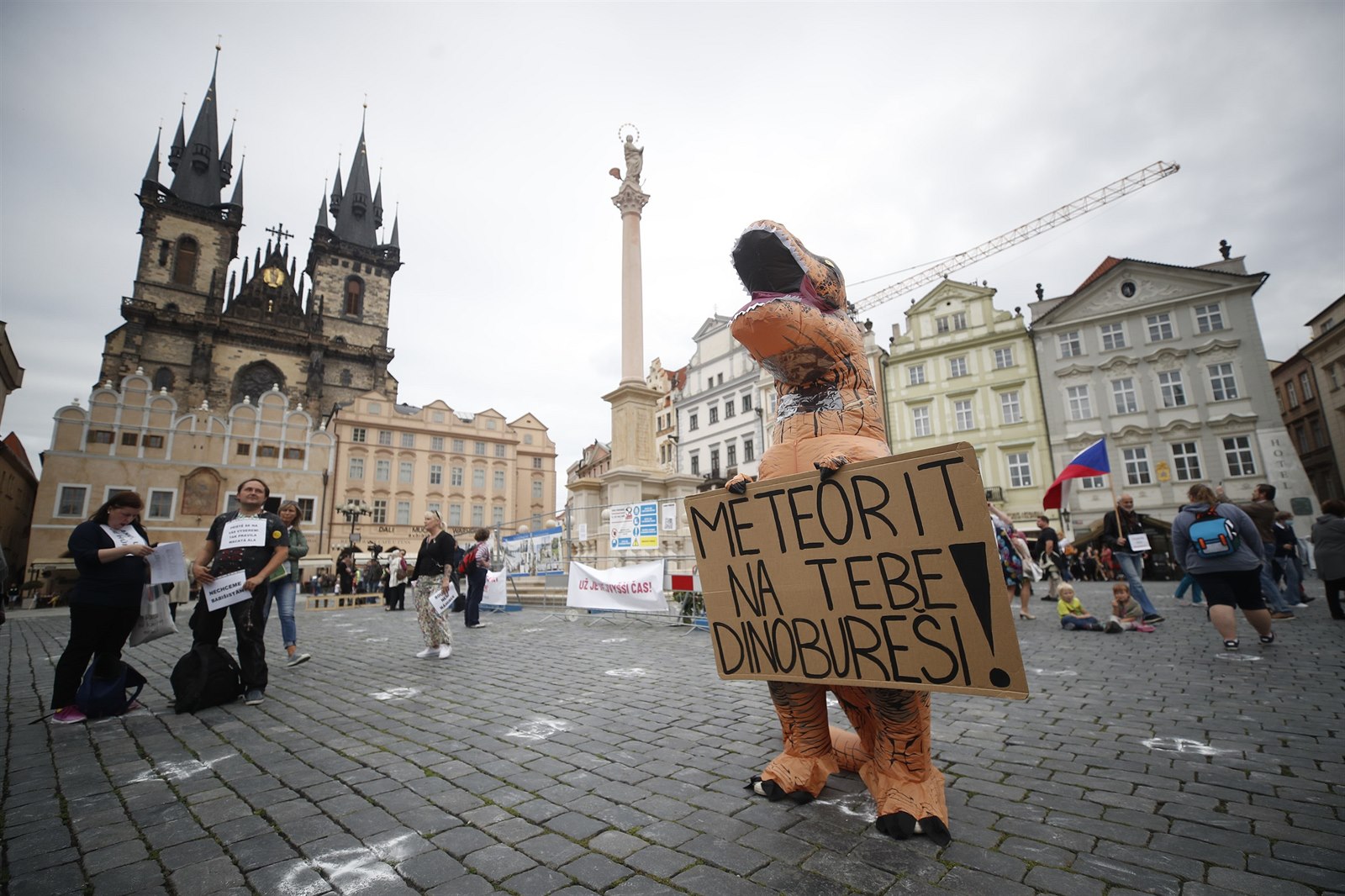 People are practicing social distancing at a demonstration right now on ...