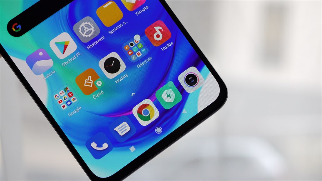 Nejlevnější telefon s 5G na českém trhu má extrémní výkon - iDNES.cz