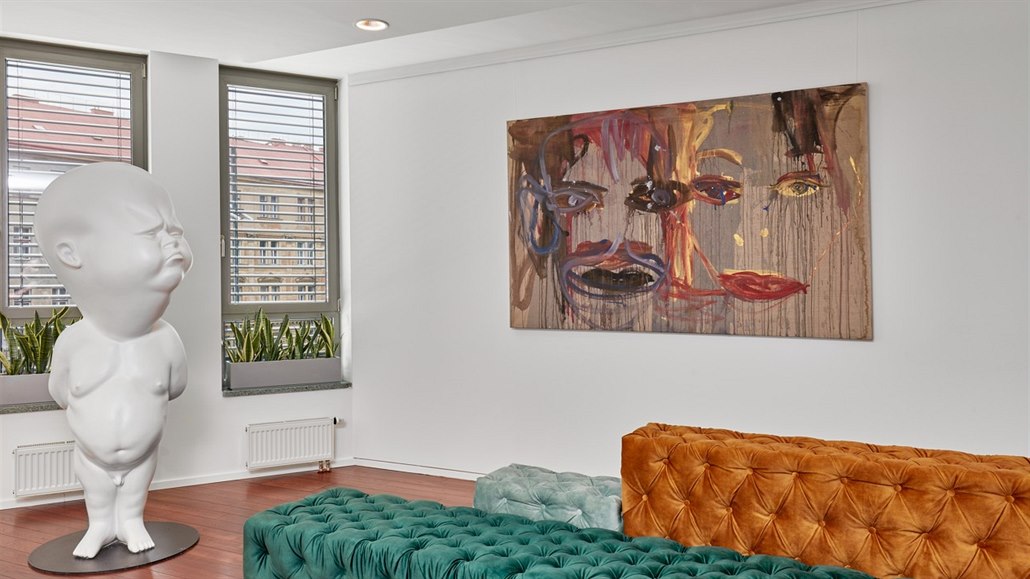 Socha Pičus vás uvítá v kancelářích, které vypadají jako designová ...