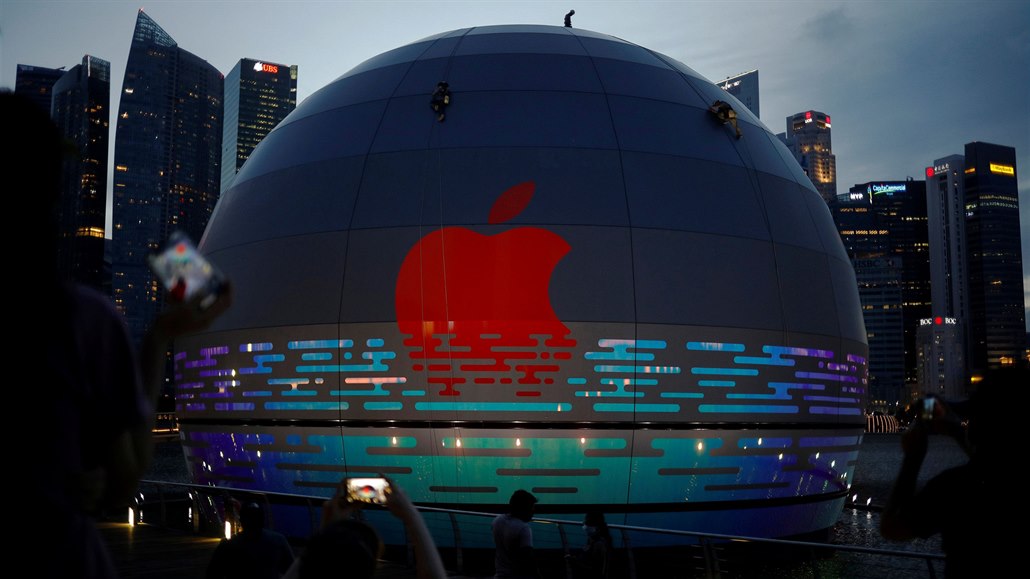 Nakousnuté jablko dostane kola. Apple chystá na rok 2024 výrobu ...