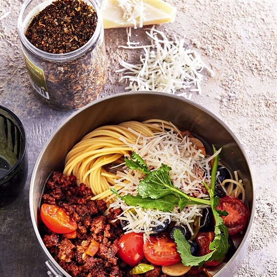RECEPT DNE: Rychlé zvěřinové ragú s těstovinami - iDNES.cz