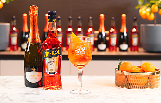 Aperol v klatbě. Ukrajinci drink bojkotují, výrobce totiž podniká v ...