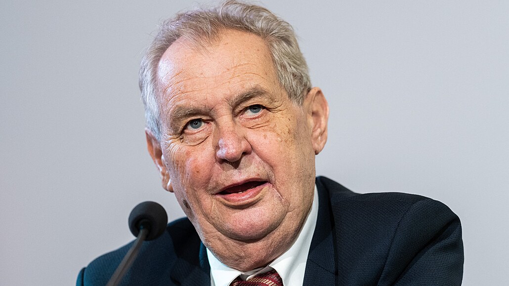 KOMENTÁŘ: Uvěřitelnost a provokace. V čem je síla Miloše Zemana - iDNES.cz