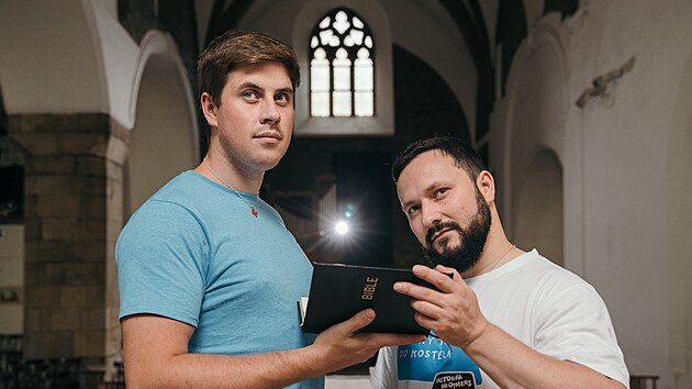 Podcast: KONTEXT: Pastoral Brothers přináší moderní příběh Ježíše, s ...