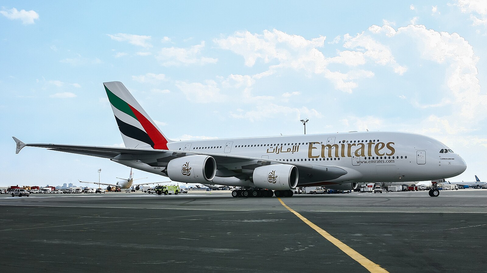 Obří Airbus A380 přerušil v Praze přistání. Manévr se podařilo natočit