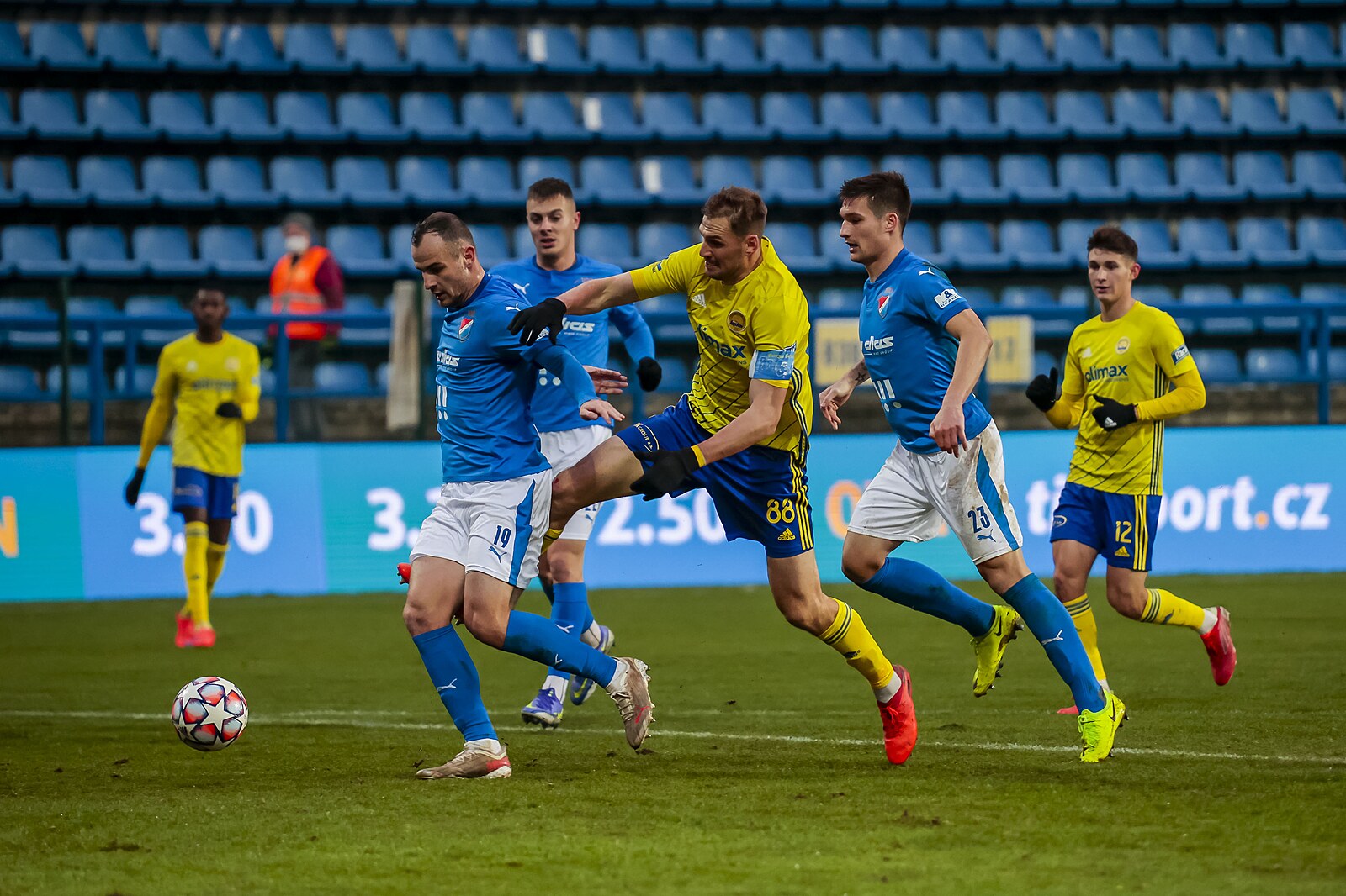 Fotbal je droga. Kdyby to šlo, hrál bych i 50 let! říká zlínský Poznar ...