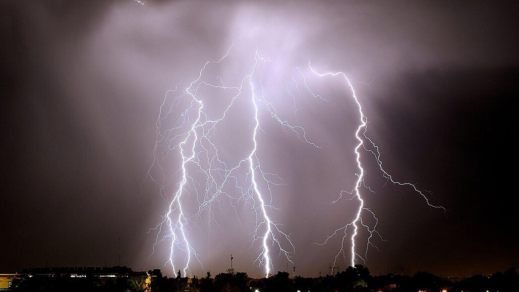 Rekordní blesk trval 17 sekund, potvrdili vědci. Nejdelší pak měřil 768 ...