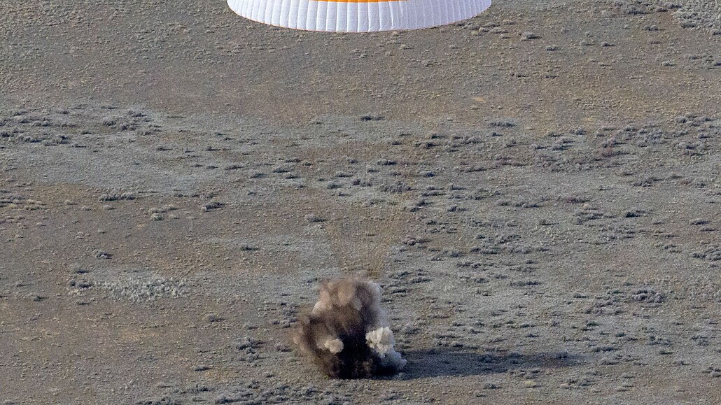 Ruská loď přivezla z ISS Američana s rekordním pobytem ve vesmíru ...