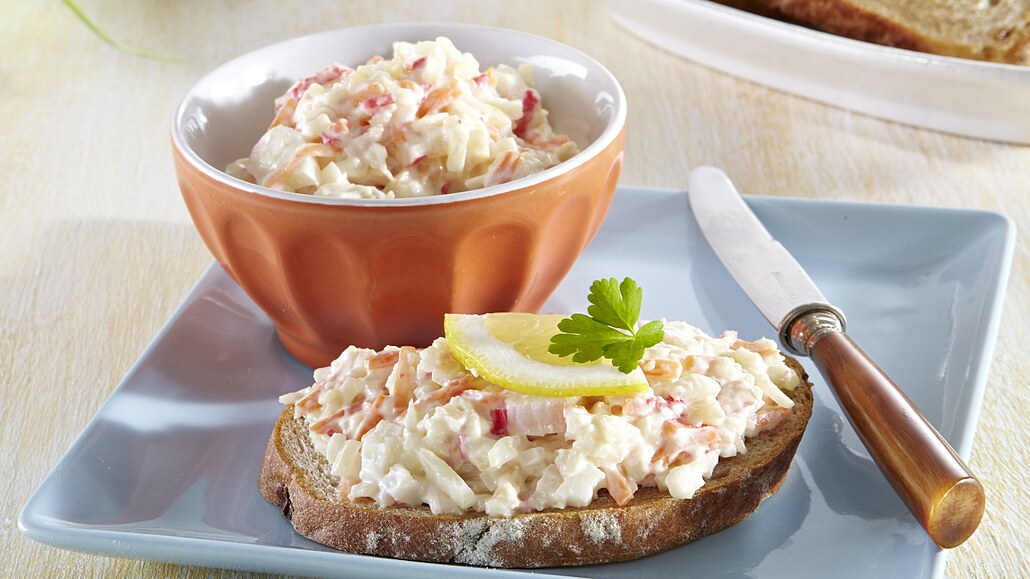 Chlebíčky s krabí pomazánkou – Recepty iDNES.cz