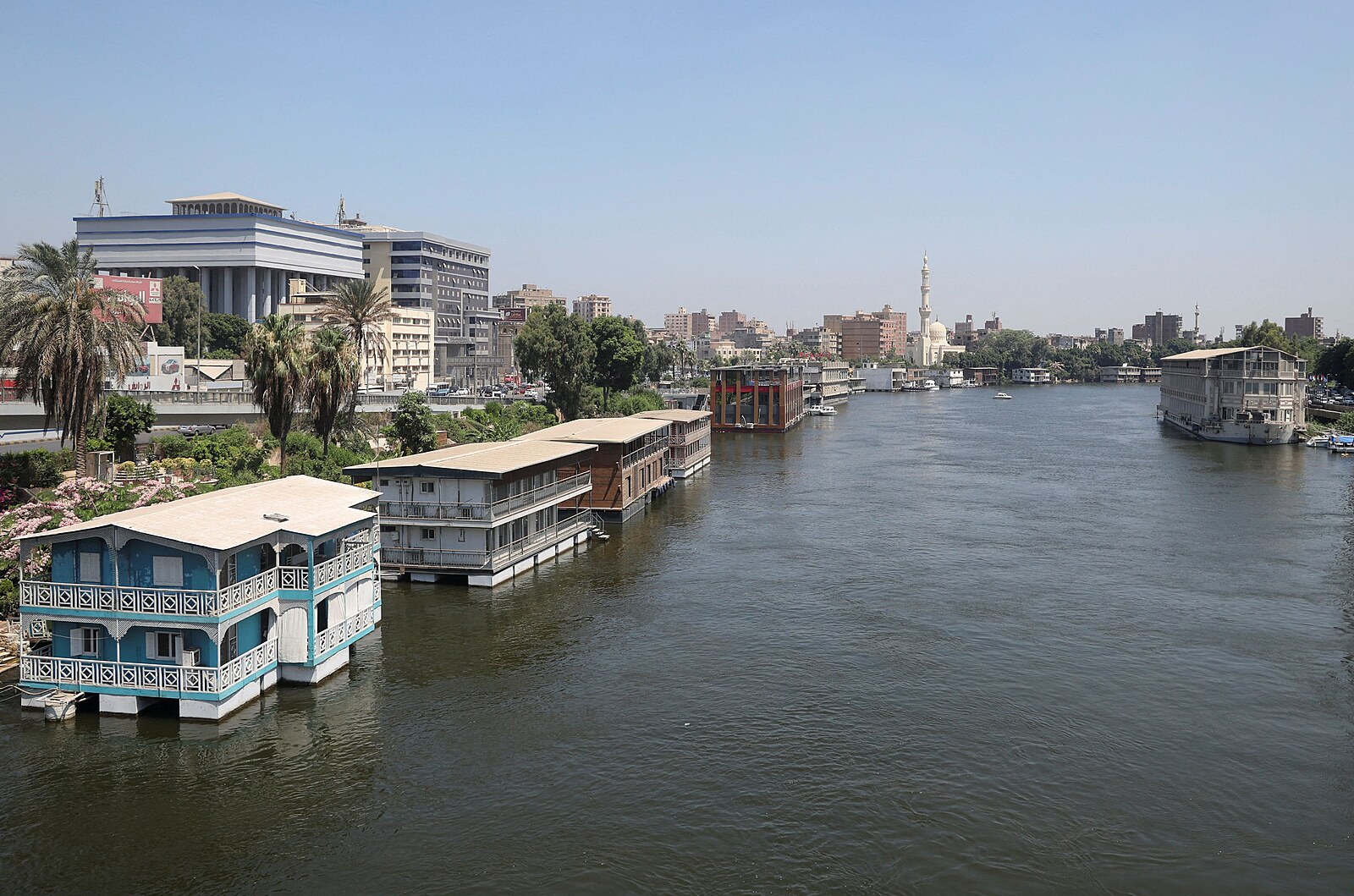 Stokrát větší než Lipno. Monstrózní přehrada na Nilu je plná, Egypt zuří