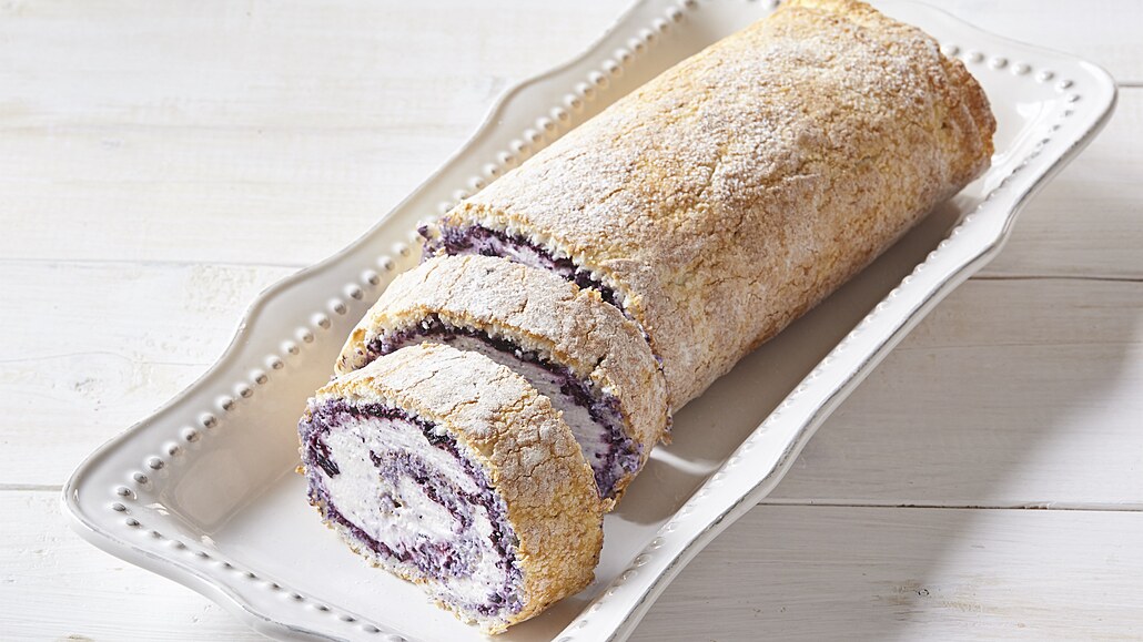 Bezé roláda s borůvkami – Recepty iDNES.cz