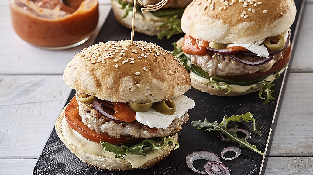 Krůtí hamburgery – Recepty iDNES.cz