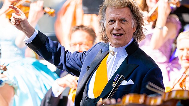 Houslová superstar André Rieu v roce 2023 v O2 areně. Přednostní nákup ...