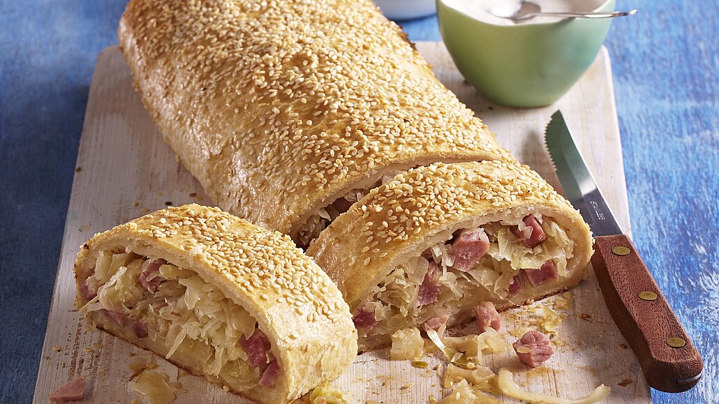 Závin s kysaným zelím – Recepty iDNES.cz