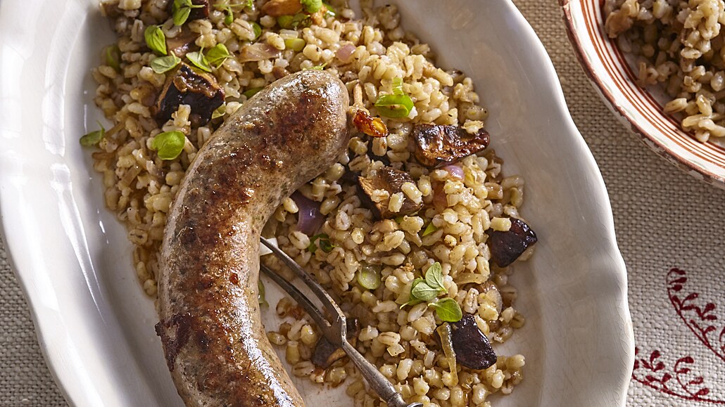 Jitrnice s kroupovým rizotem a hříbky – Recepty iDNES.cz