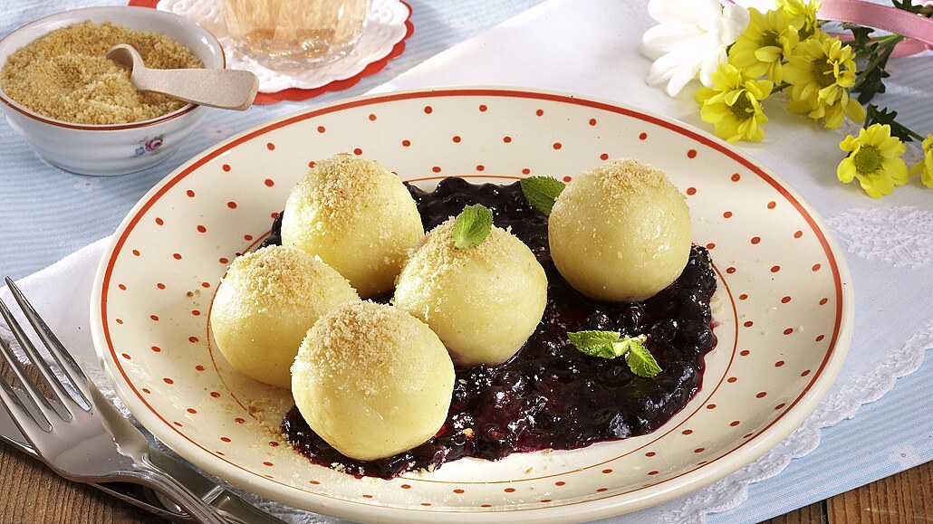 Tvarohové knedlíčky s jihočeským žahourem – Recepty iDNES.cz