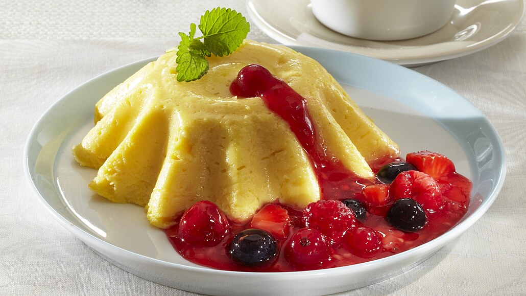 Mandlový pudink s ovocnou omáčkou – Recepty iDNES.cz