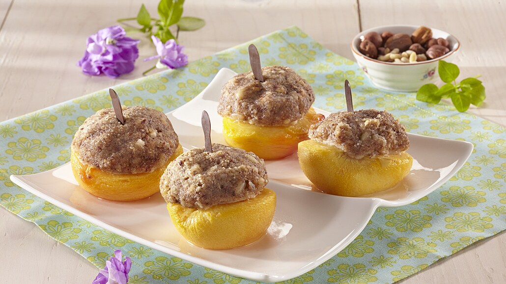 Broskve s oříškovými rádiovkami – Recepty iDNES.cz