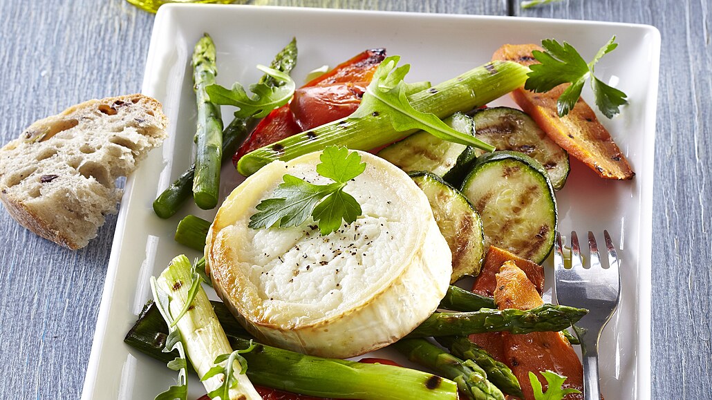 Kozí sýr s grilovanou zeleninou – Recepty iDNES.cz