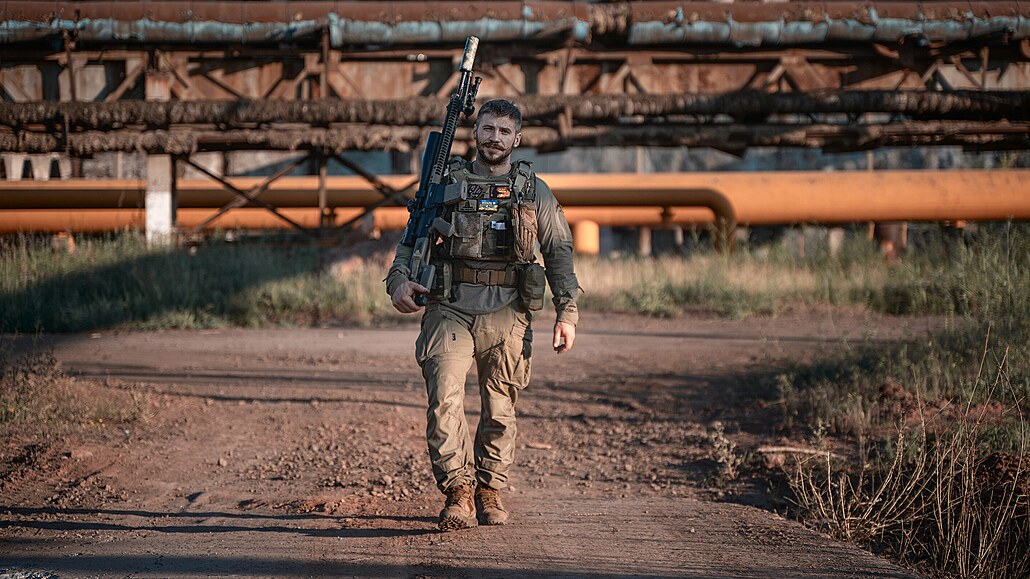 Válka neskončí. Ztratíme ještě tisíce lidí, hlásí z fronty vojenský ...