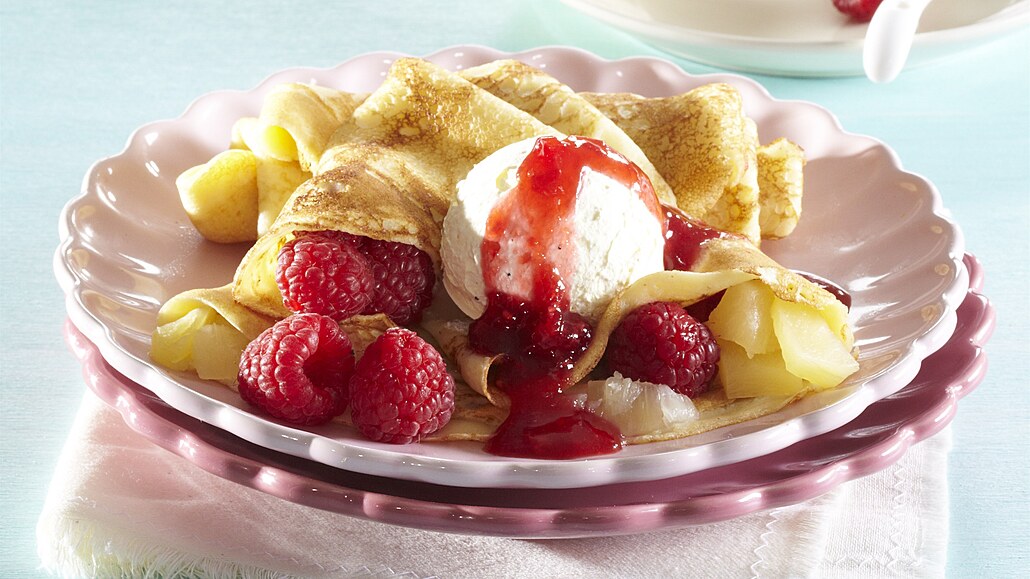 Palačinky se zmrzlinou a ovocem – Recepty iDNES.cz