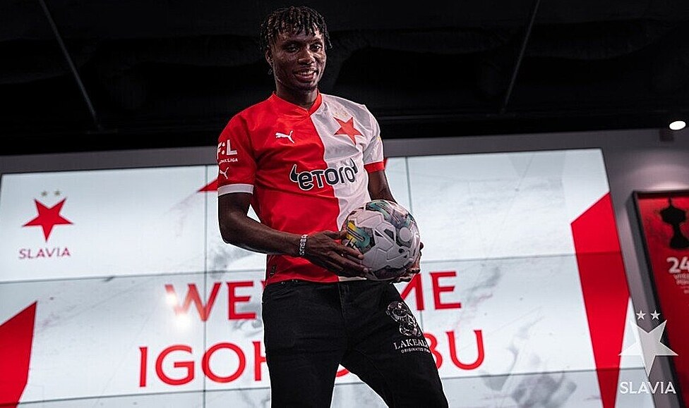 Slavia dál posiluje, z Lilleströmu přichází nigerijský stoper Ogbu ...