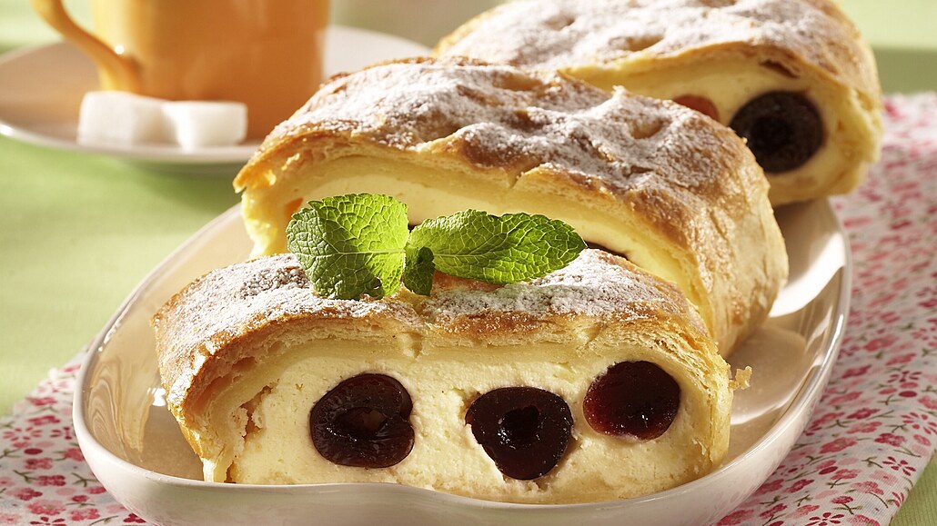 Závin s tvarohem a třešněmi – Recepty iDNES.cz